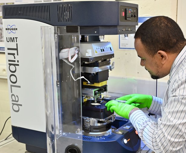 Universal mechanical tester - tribology — Department of ...